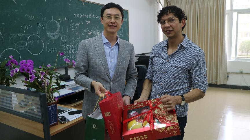 校领导走访慰问我校外国专家代表-国际合作交流处(国际教育学院、港澳台办公室)